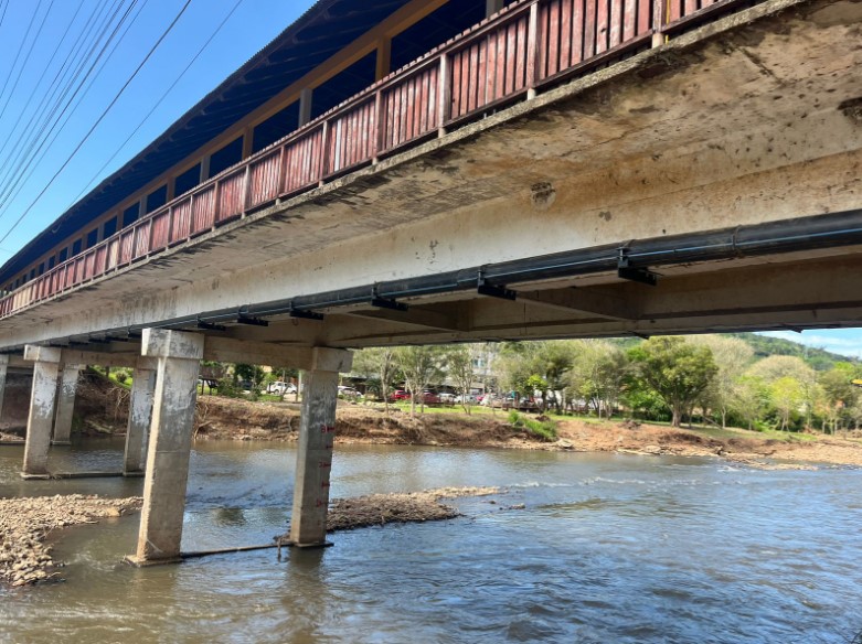 Corsan finaliza substituição de rede de água destruída por enchente em ...